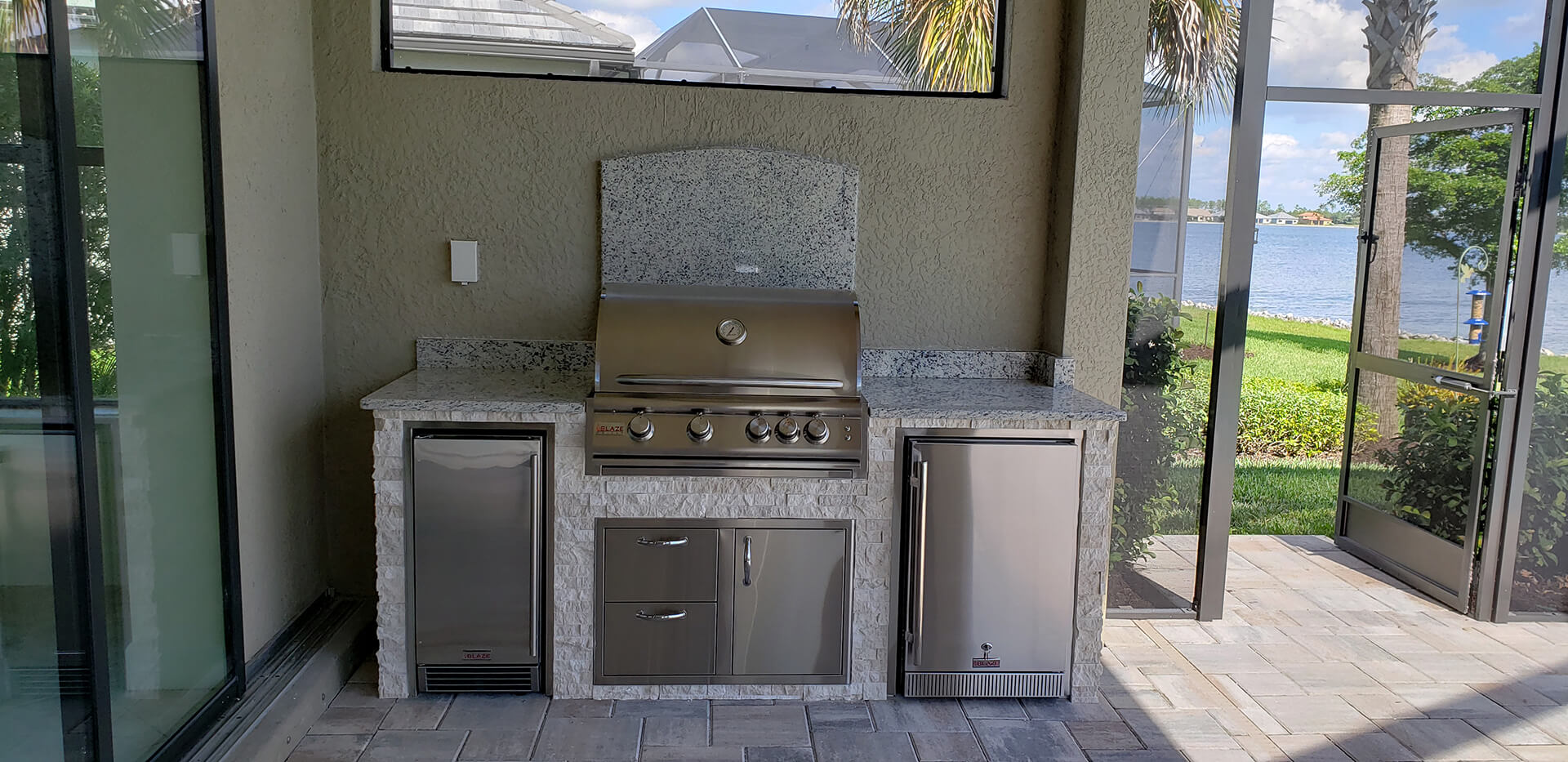 Small Barbecue Island, Big Features - Elegant Outdoor Kitchens