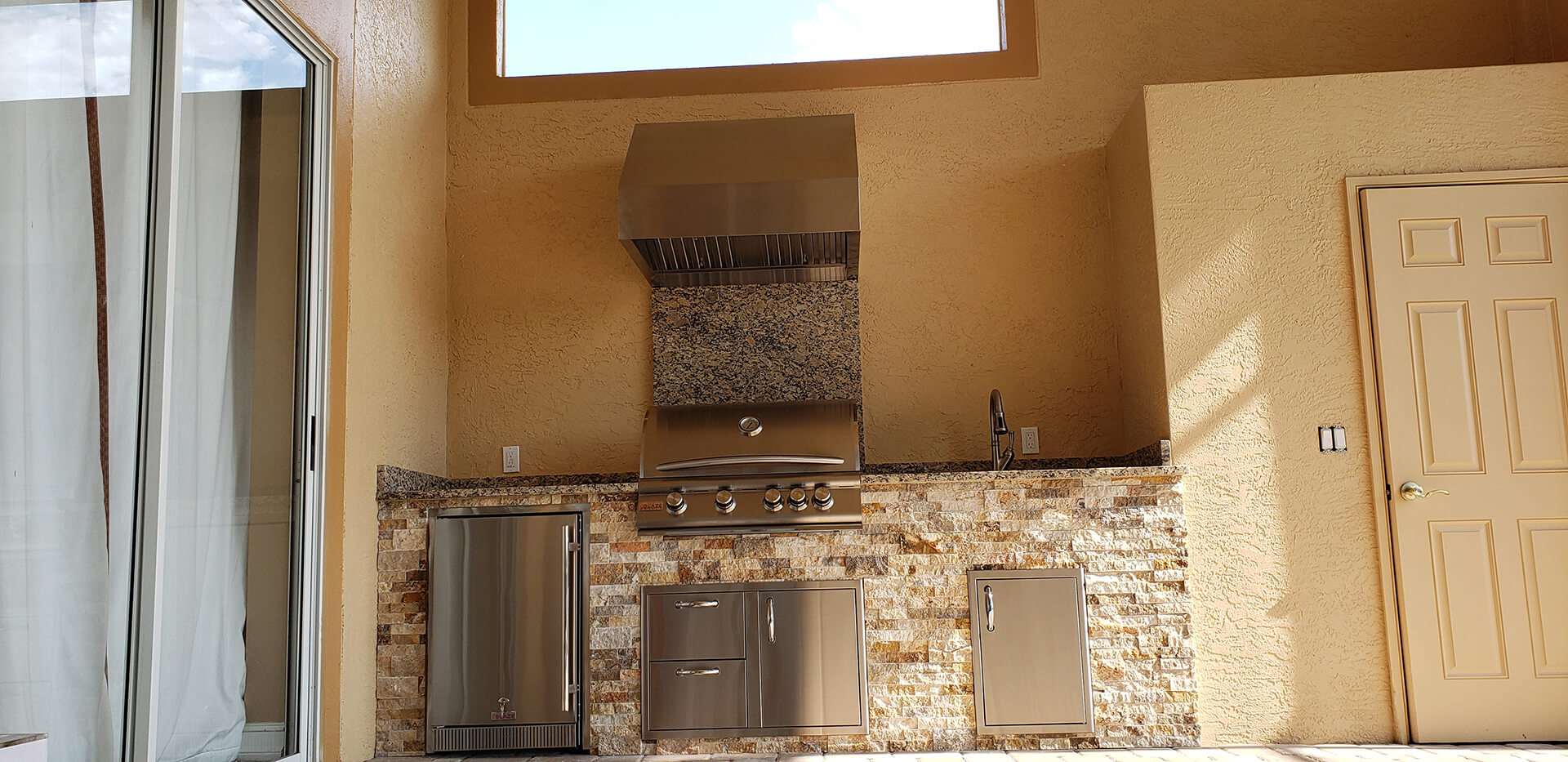 Demo to Delightful Cappadocia Stacked Stone Kitchen - Elegant Outdoor ...