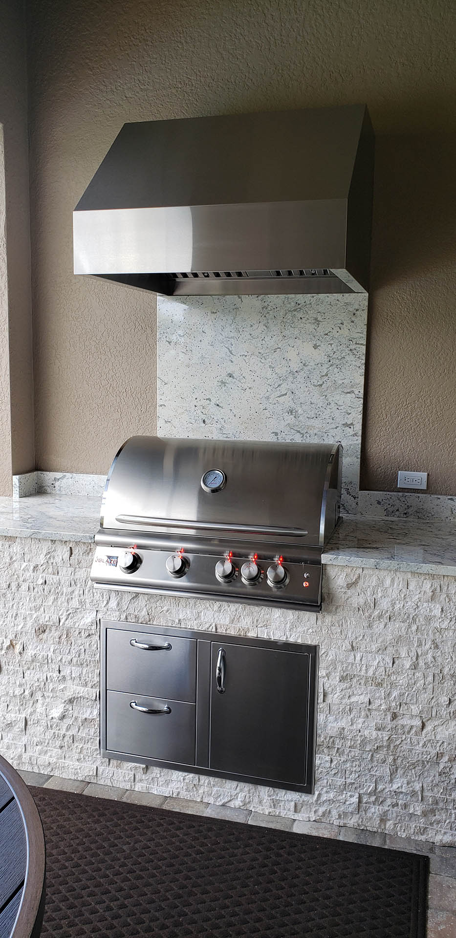 Timeless & Classic Outdoor Kitchen - Elegant Outdoor Kitchens