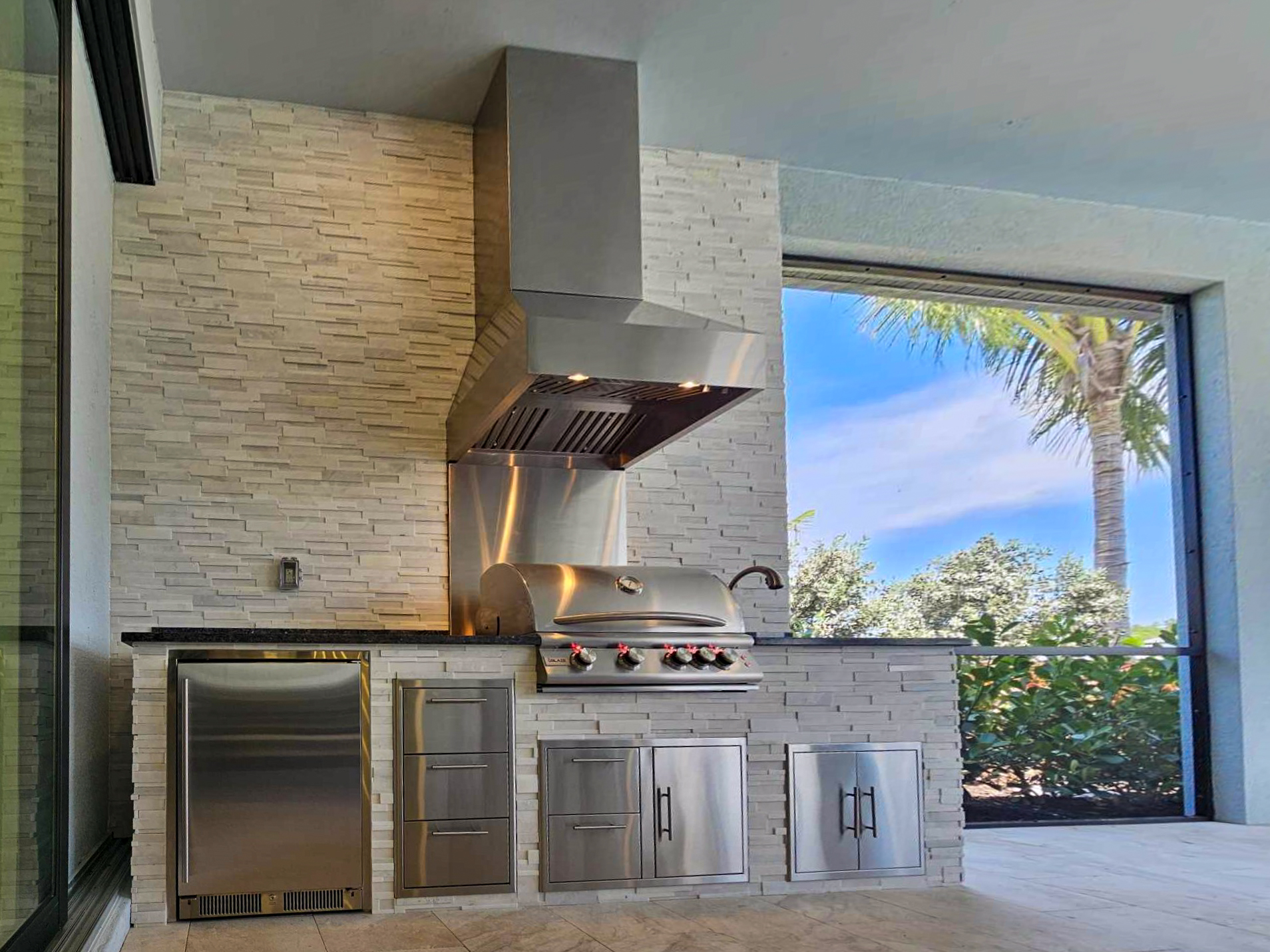 Outdoor kitchen in Pulte Caymas Brixton Model - Elegant Outdoor Kitchens